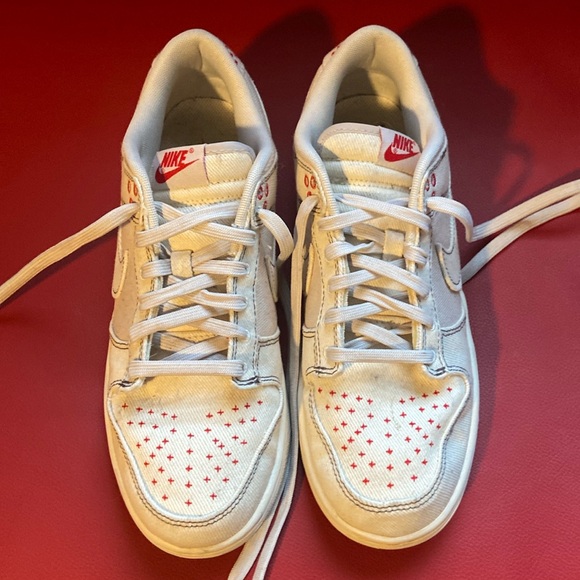 Nike | Shoes | Mens Euc Nike Cream Dunks Sneakers With Stars Sz 9 ...